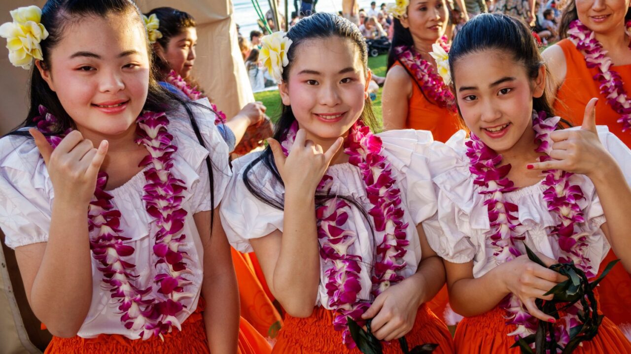 Hawaii Declares ‘Shaka’ Its Official State Hand Gesture - Project Shaka